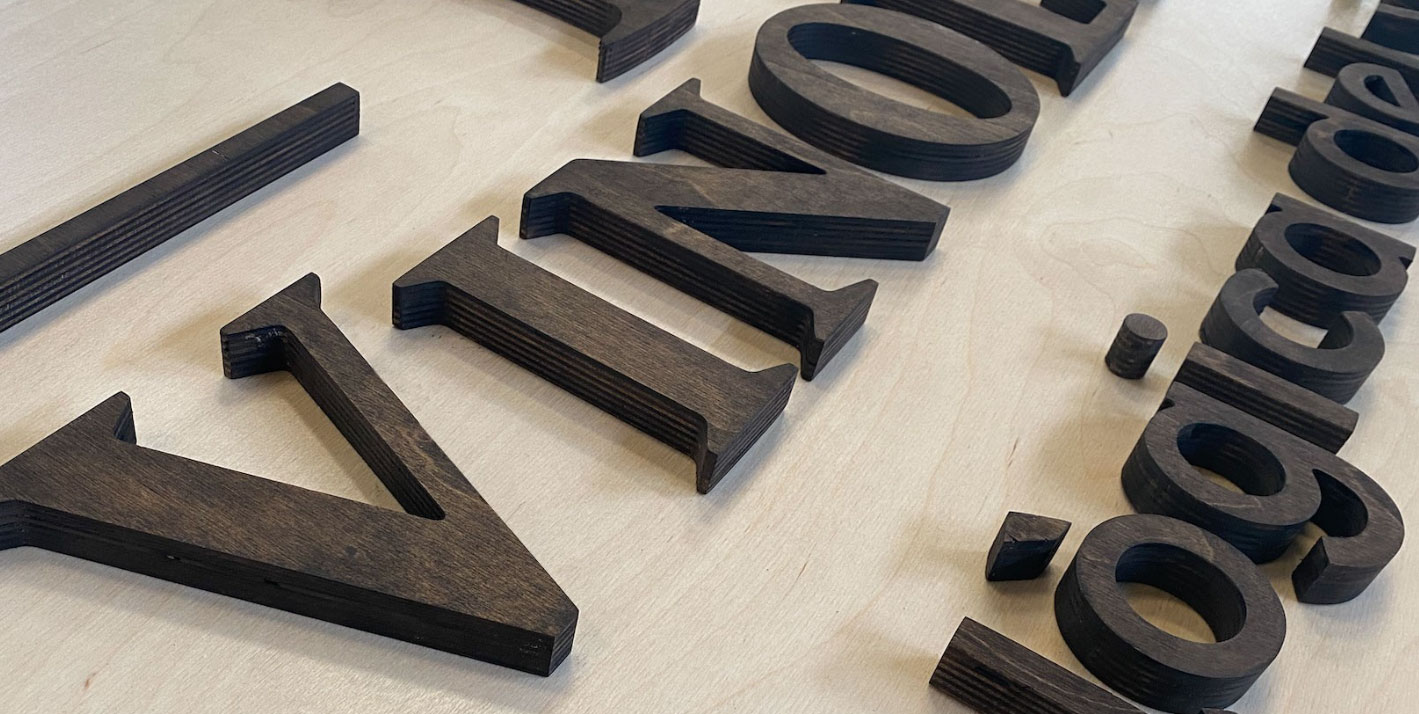 Rótulos de madera Barcelona - Moviments Gràfics