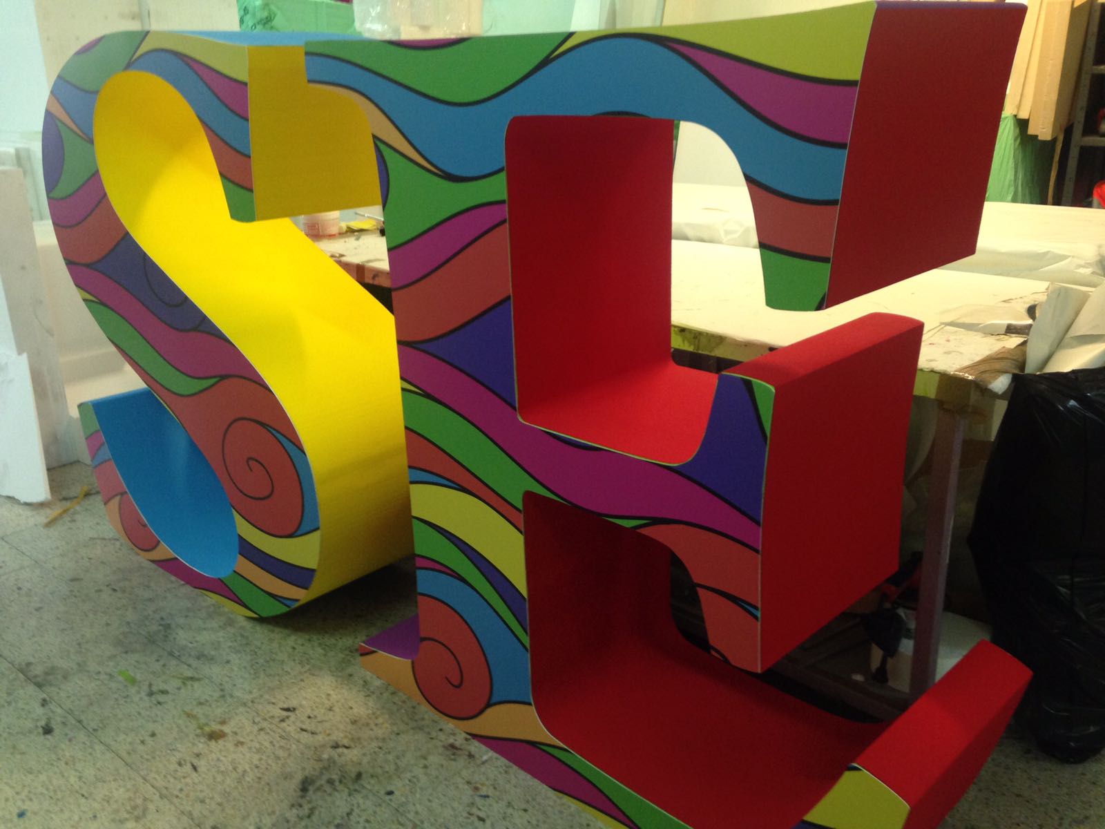 Polystyrene letters and installations - Moviments Gràfics